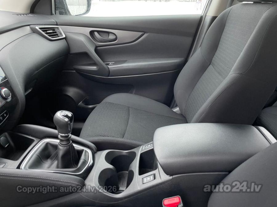 White Nissan Qashqai 2019 in Tartu, with an engine capacity of 1.30 L and mileage of 121 thousand km for 9500 €, photo 15 on AUTOMOTO.COM.LV
