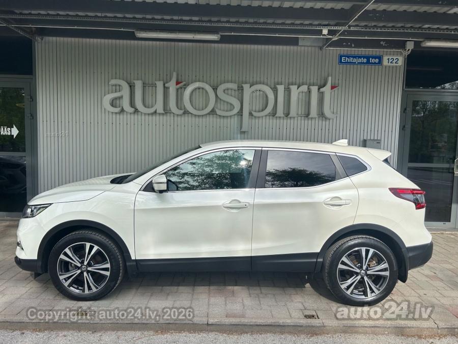 White Nissan Qashqai 2019 in Tallinn, with an engine capacity of 1.30 L and mileage of 68 thousand km for 15990 €, photo 4 on AUTOMOTO.COM.LV