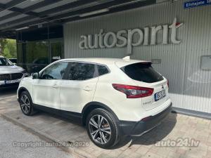 White Nissan Qashqai 2019 in Tallinn, with an engine capacity of 1.30 L and mileage of 68 thousand km for 15990 €, photo 5 on AUTOMOTO.COM.LV