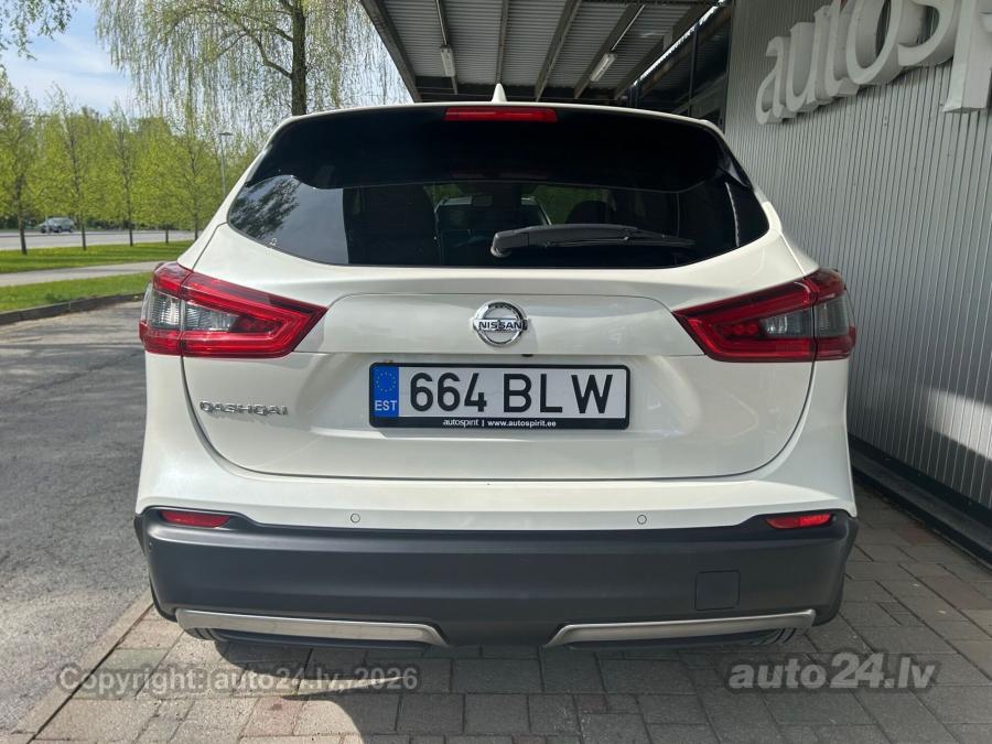 White Nissan Qashqai 2019 in Tallinn, with an engine capacity of 1.30 L and mileage of 68 thousand km for 15990 €, photo 6 on AUTOMOTO.COM.LV