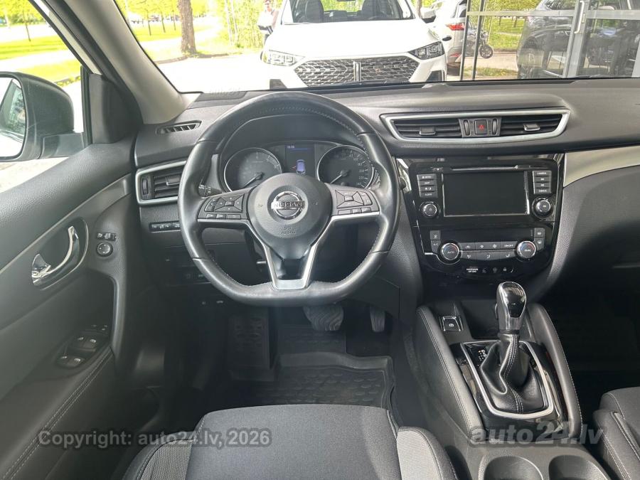 White Nissan Qashqai 2019 in Tallinn, with an engine capacity of 1.30 L and mileage of 68 thousand km for 15990 €, photo 8 on AUTOMOTO.COM.LV