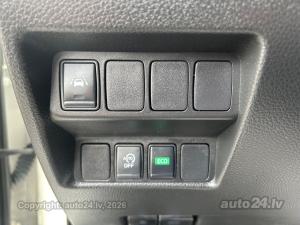 White Nissan Qashqai 2019 in Tallinn, with an engine capacity of 1.30 L and mileage of 68 thousand km for 15990 €, photo 10 on AUTOMOTO.COM.LV