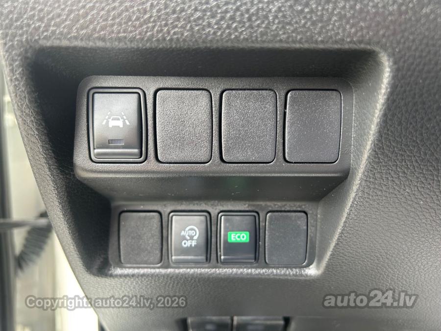 White Nissan Qashqai 2019 in Tallinn, with an engine capacity of 1.30 L and mileage of 68 thousand km for 15990 €, photo 10 on AUTOMOTO.COM.LV