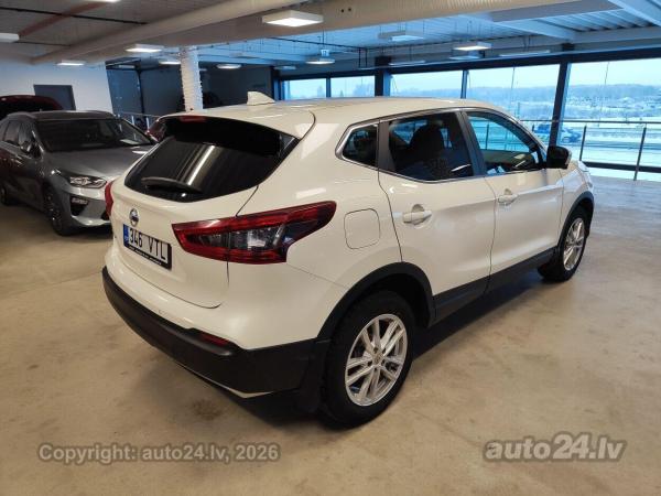 White Nissan Qashqai 2020 in Tartu, with an engine capacity of 1.30 L and mileage of 91 thousand km for 14990 €, photo 5 on AUTOMOTO.COM.LV