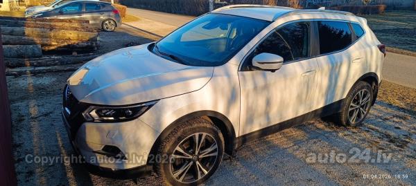 White Nissan Qashqai 2020 in Rakvere, with an engine capacity of 1.30 L and mileage of 64 thousand km for 16900 €, photo 4 on AUTOMOTO.COM.LV