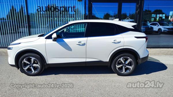 White Nissan Qashqai 2023 in Tartu, with an engine capacity of 1.30 L and mileage of 50 thousand km for 22990 €, photo 2 on AUTOMOTO.COM.LV