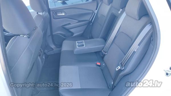 White Nissan Qashqai 2023 in Tartu, with an engine capacity of 1.30 L and mileage of 50 thousand km for 22990 €, photo 6 on AUTOMOTO.COM.LV