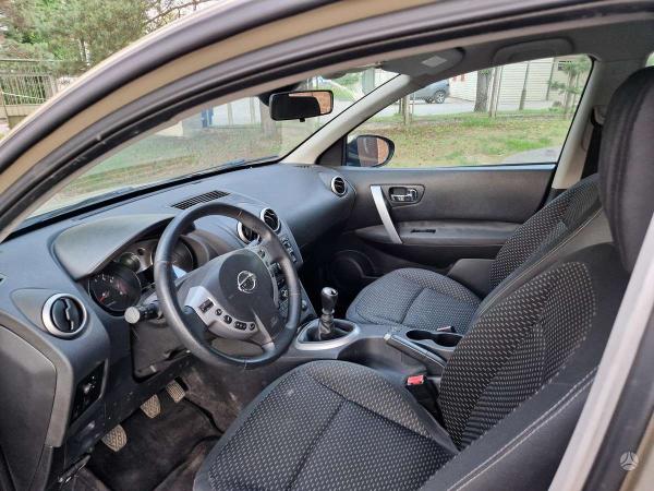 Yellow Nissan Qashqai 2007 in Ignalina, with an engine capacity of 2.00 L and mileage of 204 thousand km for 2400 €, photo 5 on AUTOMOTO.COM.LV