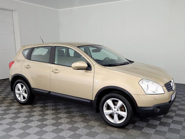 Yellow Nissan Qashqai 2007 in Tallinn, with an engine capacity of 2.00 L and mileage of 333 thousand km for 1799 €, photo 1 on AUTOMOTO.COM.LV