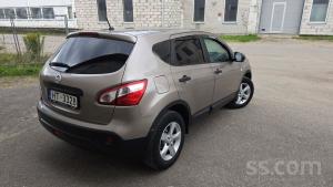 Dzeltens Nissan Qashqai 2011 Rīga, ar dzinēja tilpumu 1.60 L un nobraukumu 190 tūkst. km par 4600 €, foto 4 vietnē AUTOMOTO.COM.LV
