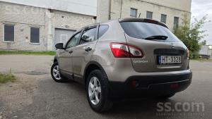 Dzeltens Nissan Qashqai 2011 Rīga, ar dzinēja tilpumu 1.60 L un nobraukumu 190 tūkst. km par 4600 €, foto 5 vietnē AUTOMOTO.COM.LV