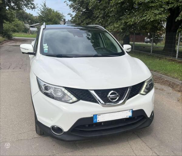 Yellow Nissan Qashqai 2015 in Taurage, with an engine capacity of 1.60 L and mileage of 147 thousand km for 7990 €, photo 3 on AUTOMOTO.COM.LV