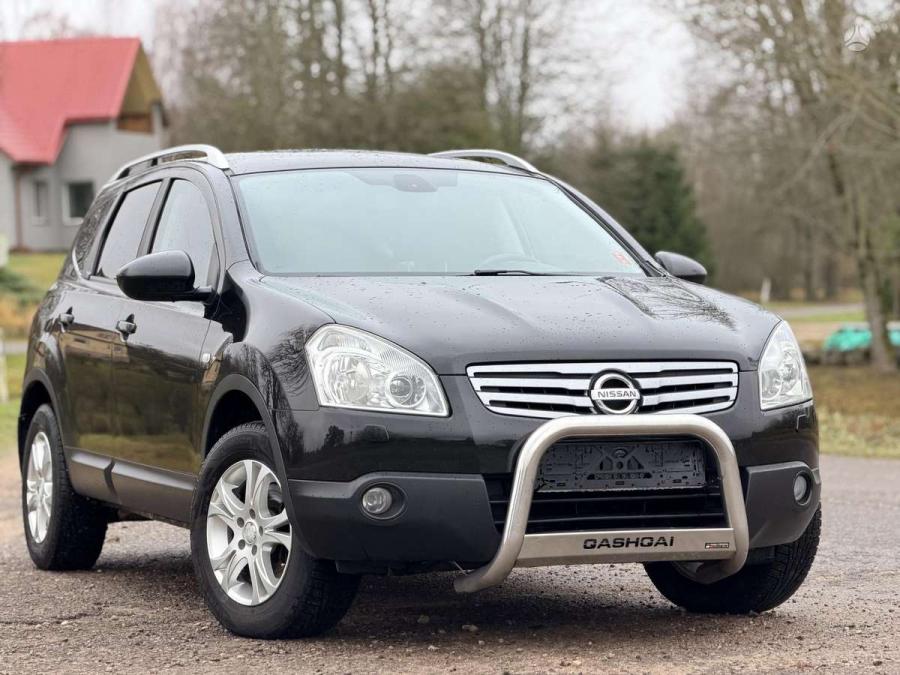 Black Nissan qashqai+2 2009 in Utena, with an engine capacity of 1.60 L and mileage of 291 thousand km for 4350 €, photo 3 on AUTOMOTO.COM.LV