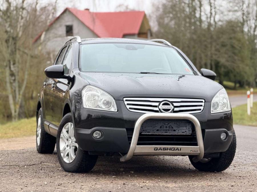 Black Nissan qashqai+2 2009 in Utena, with an engine capacity of 1.60 L and mileage of 291 thousand km for 4450 €, photo 3 on AUTOMOTO.COM.LV