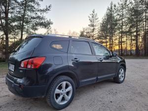 Black Nissan qashqai+2 2009 in Siauliai, with an engine capacity of 1.50 L and mileage of 350 thousand km for 3700 €, photo 4 on AUTOMOTO.COM.LV