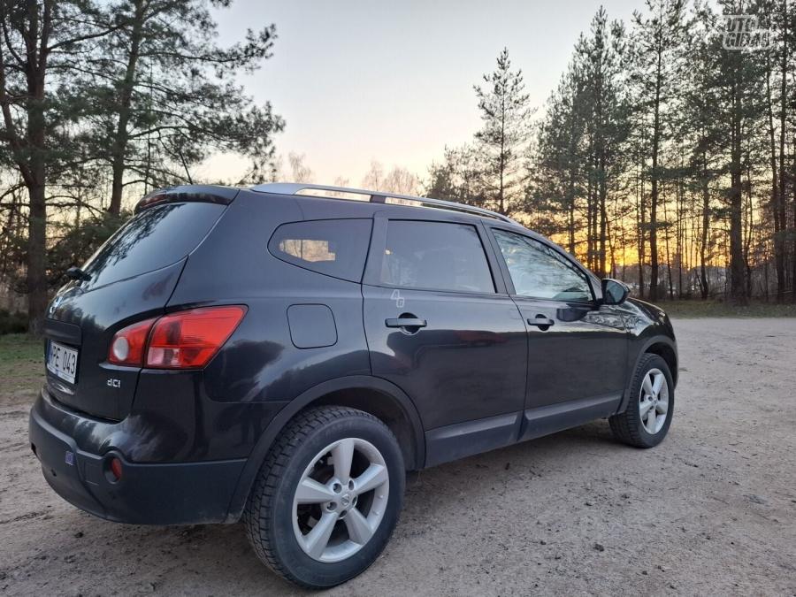 Black Nissan qashqai+2 2009 in Siauliai, with an engine capacity of 1.50 L and mileage of 350 thousand km for 3700 €, photo 4 on AUTOMOTO.COM.LV