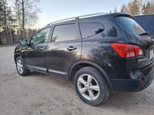 Black Nissan qashqai+2 2009 in Siauliai, with an engine capacity of 1.50 L and mileage of 350 thousand km for 3700 €, photo 5 on AUTOMOTO.COM.LV