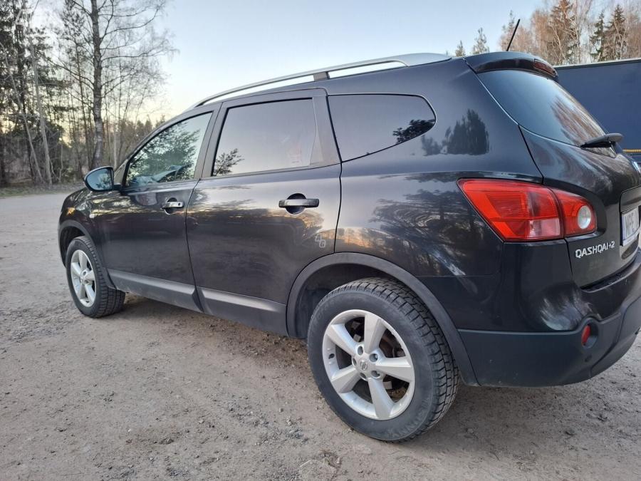 Black Nissan qashqai+2 2009 in Siauliai, with an engine capacity of 1.50 L and mileage of 350 thousand km for 3700 €, photo 5 on AUTOMOTO.COM.LV