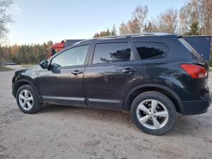 Black Nissan qashqai+2 2009 in Siauliai, with an engine capacity of 1.50 L and mileage of 350 thousand km for 3700 €, photo 7 on AUTOMOTO.COM.LV