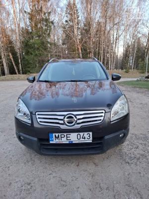 Black Nissan qashqai+2 2009 in Siauliai, with an engine capacity of 1.50 L and mileage of 350 thousand km for 3700 €, photo 8 on AUTOMOTO.COM.LV
