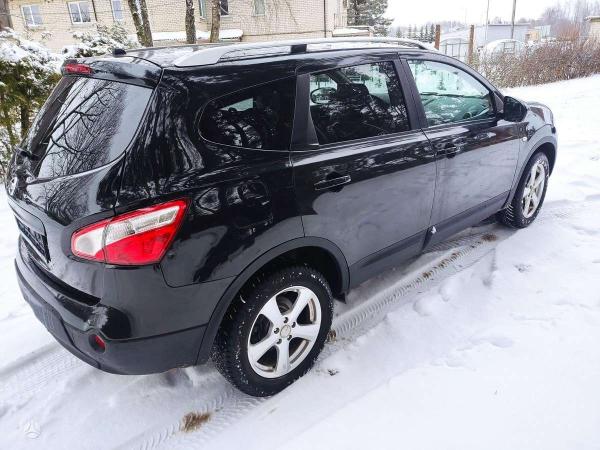 Black Nissan qashqai+2 2010 in Utena, with an engine capacity of 2.00 L and mileage of 176 thousand km for 5450 €, photo 7 on AUTOMOTO.COM.LV