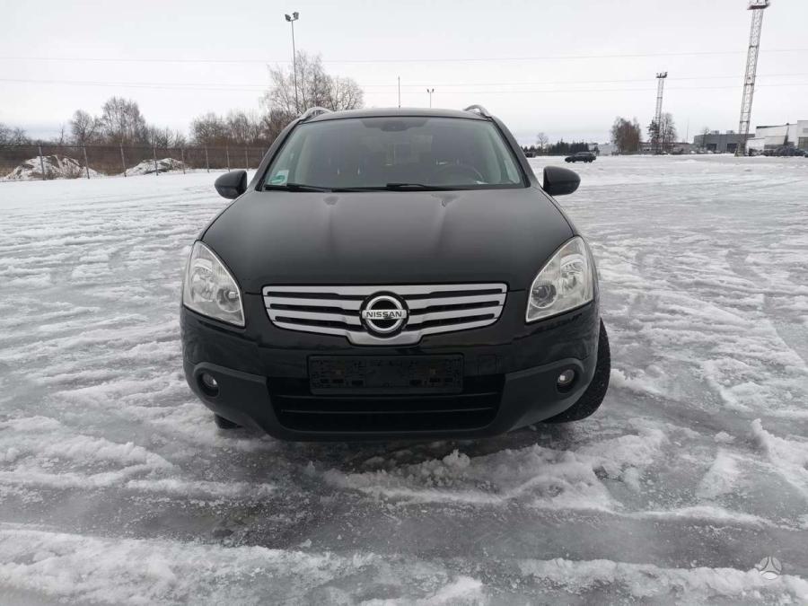 Black Nissan qashqai+2 2010 in Marijampole, with an engine capacity of 1.46 L and mileage of 270 thousand km for 4299 €, photo 1 on AUTOMOTO.COM.LV