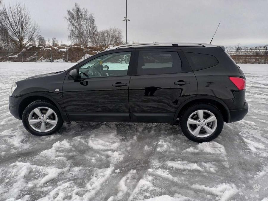 Black Nissan qashqai+2 2010 in Marijampole, with an engine capacity of 1.46 L and mileage of 270 thousand km for 4299 €, photo 4 on AUTOMOTO.COM.LV