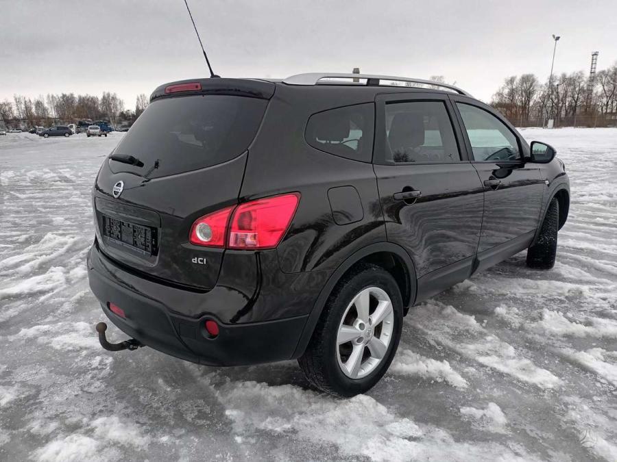 Black Nissan qashqai+2 2010 in Marijampole, with an engine capacity of 1.46 L and mileage of 270 thousand km for 4299 €, photo 8 on AUTOMOTO.COM.LV