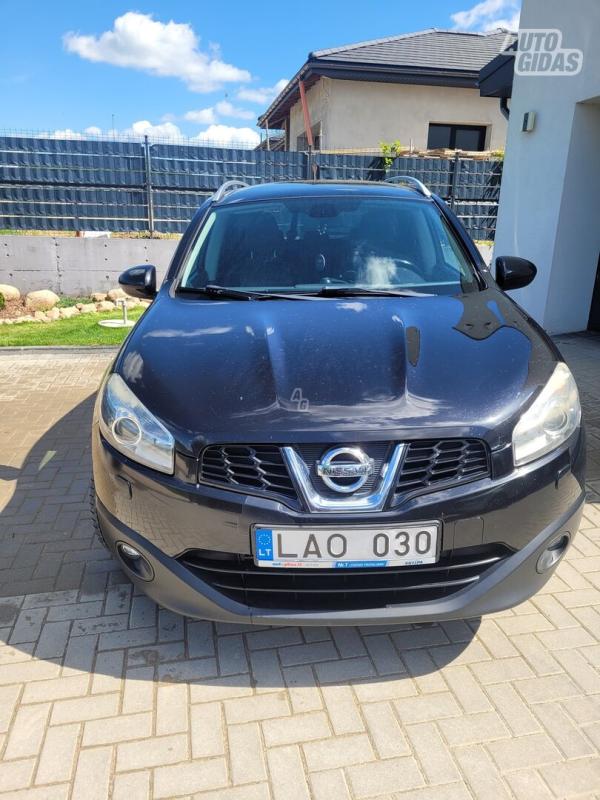 Black Nissan qashqai+2 2010 in Vilnius, with an engine capacity of 2.00 L and mileage of 322 thousand km for 4000 €, photo 1 on AUTOMOTO.COM.LV