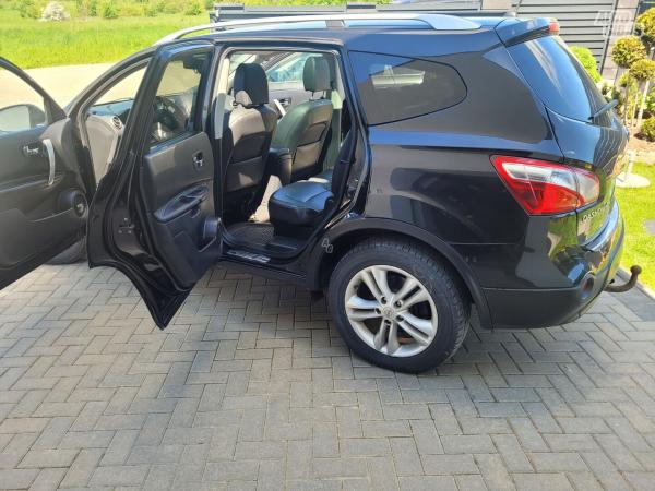 Black Nissan qashqai+2 2010 in Vilnius, with an engine capacity of 2.00 L and mileage of 322 thousand km for 4000 €, photo 6 on AUTOMOTO.COM.LV
