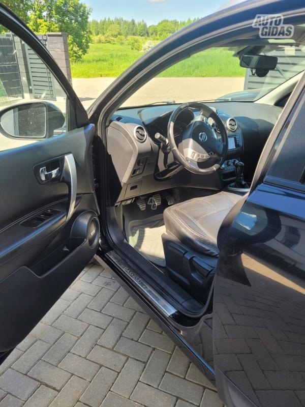 Black Nissan qashqai+2 2010 in Vilnius, with an engine capacity of 2.00 L and mileage of 322 thousand km for 4000 €, photo 7 on AUTOMOTO.COM.LV