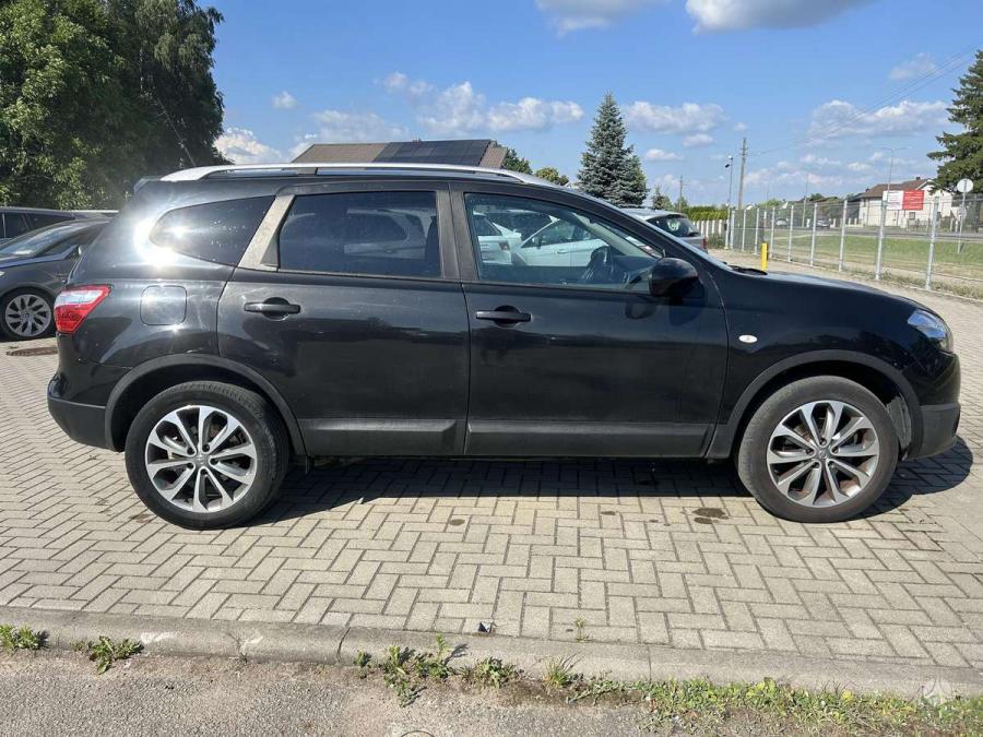 Black Nissan qashqai+2 2010 in Taurage, with an engine capacity of 1.46 L and mileage of 270 thousand km for 4500 €, photo 9 on AUTOMOTO.COM.LV
