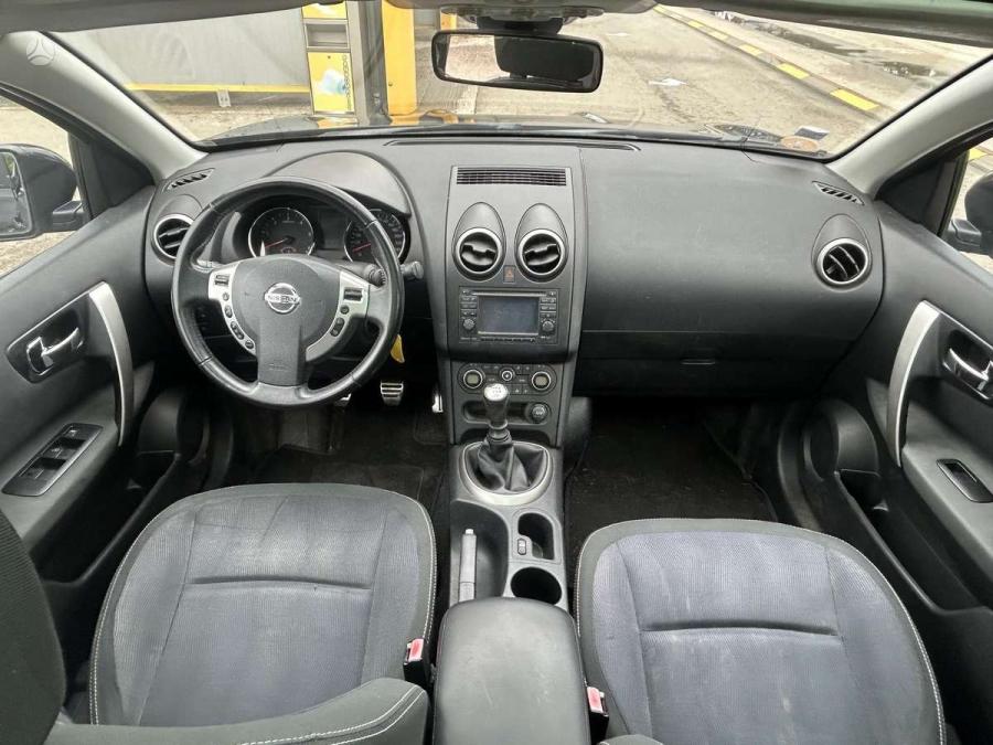 Black Nissan qashqai+2 2010 in Taurage, with an engine capacity of 1.46 L and mileage of 270 thousand km for 4500 €, photo 12 on AUTOMOTO.COM.LV
