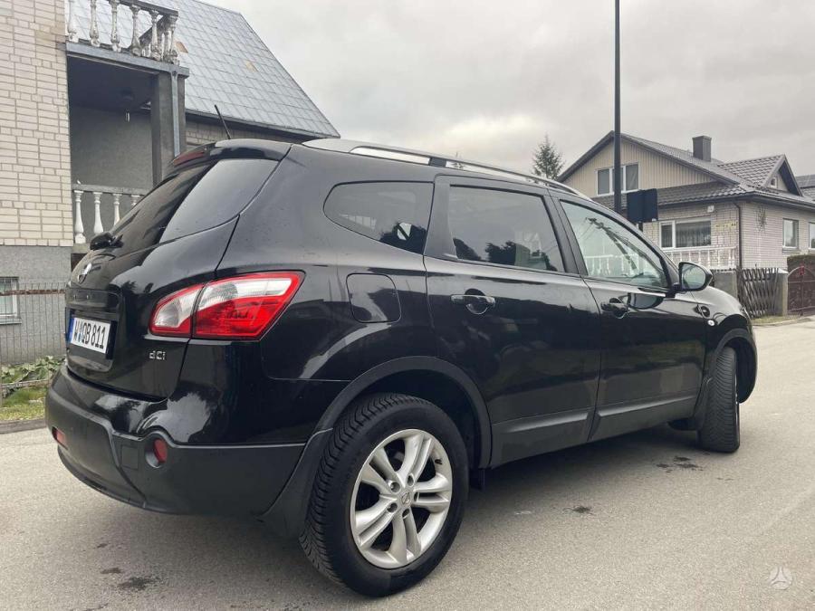 Melns Nissan qashqai+2 2011 Alīta, ar dzinēja tilpumu 2.00 L un nobraukumu 202 tūkst. km par 4799 €, foto 2 vietnē AUTOMOTO.COM.LV