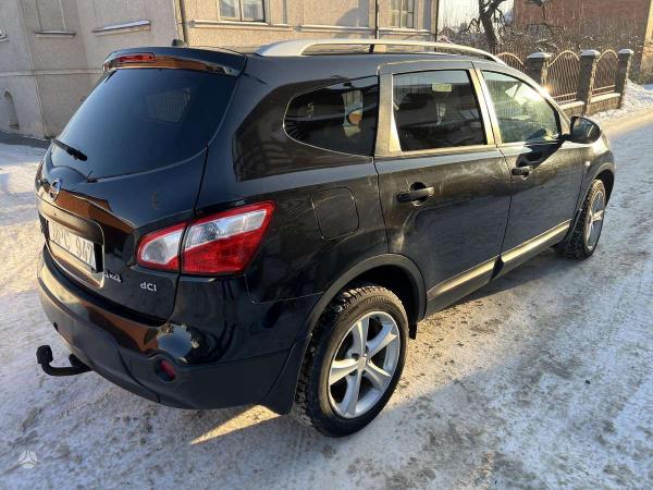 Black Nissan qashqai+2 2011 in Kaunas, with an engine capacity of 2.00 L and mileage of 258 thousand km for 5200 €, photo 5 on AUTOMOTO.COM.LV