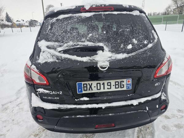 Black Nissan qashqai+2 2011 in Taurage, with an engine capacity of 2.00 L and mileage of 240 thousand km for 4900 €, photo 1 on AUTOMOTO.COM.LV