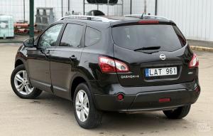 Black Nissan qashqai+2 2011 in Radviliskis, with an engine capacity of 1.50 L and mileage of 307 thousand km for 4700 €, photo 8 on AUTOMOTO.COM.LV