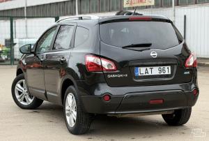Black Nissan qashqai+2 2011 in Radviliskis, with an engine capacity of 1.50 L and mileage of 307 thousand km for 4700 €, photo 10 on AUTOMOTO.COM.LV