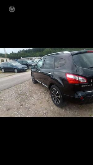 Black Nissan qashqai+2 2011 in Vilnius, with an engine capacity of 2.00 L and mileage of 260 thousand km for 5350 €, photo 5 on AUTOMOTO.COM.LV