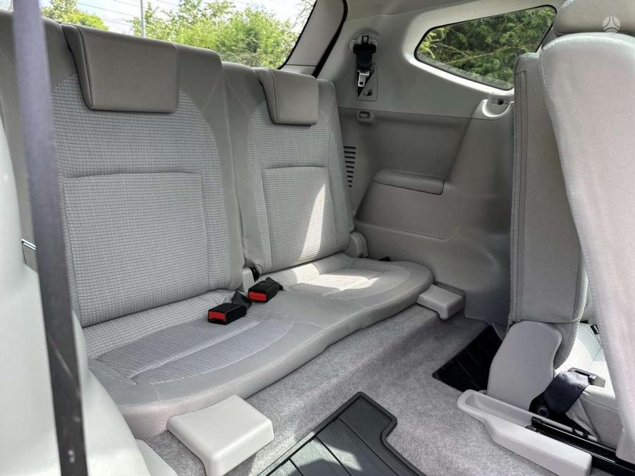 Black Nissan qashqai+2 2011 in Kaunas, with an engine capacity of 2.00 L and mileage of 197 thousand km for 4650 €, photo 26 on AUTOMOTO.COM.LV