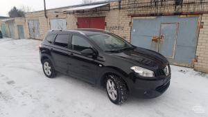 Black Nissan qashqai+2 2012 in Alytus, with an engine capacity of 1.60 L and mileage of 292 thousand km for 5199 €, photo 2 on AUTOMOTO.COM.LV