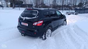 Black Nissan qashqai+2 2012 in Alytus, with an engine capacity of 1.60 L and mileage of 292 thousand km for 5199 €, photo 5 on AUTOMOTO.COM.LV