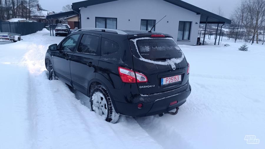 Black Nissan qashqai+2 2012 in Alytus, with an engine capacity of 1.60 L and mileage of 292 thousand km for 5199 €, photo 6 on AUTOMOTO.COM.LV