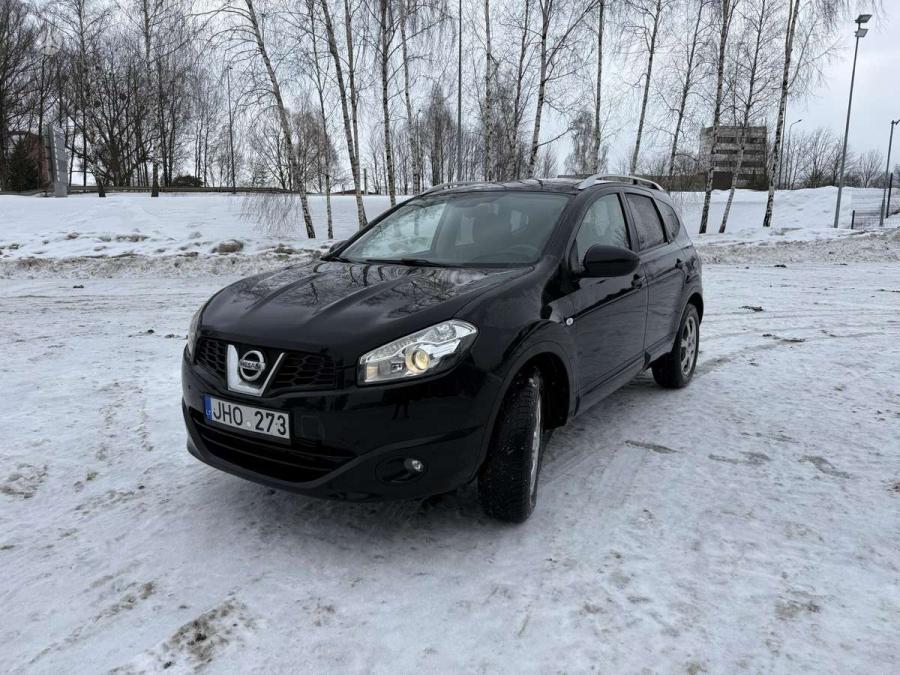 Black Nissan qashqai+2 2012 in Kaunas, with an engine capacity of 1.46 L and mileage of 211 thousand km for 5100 €, photo 1 on AUTOMOTO.COM.LV