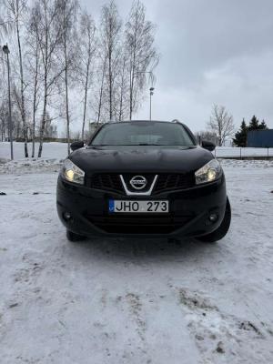 Black Nissan qashqai+2 2012 in Kaunas, with an engine capacity of 1.46 L and mileage of 211 thousand km for 5100 €, photo 2 on AUTOMOTO.COM.LV