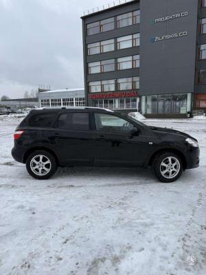 Black Nissan qashqai+2 2012 in Kaunas, with an engine capacity of 1.46 L and mileage of 211 thousand km for 5100 €, photo 5 on AUTOMOTO.COM.LV