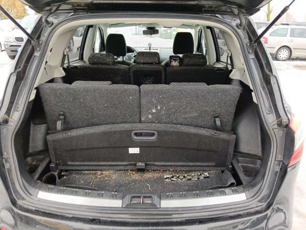 Black Nissan qashqai+2 2012 in Marijampole, with an engine capacity of 1.60 L and mileage of 292 thousand km for 3250 €, photo 11 on AUTOMOTO.COM.LV