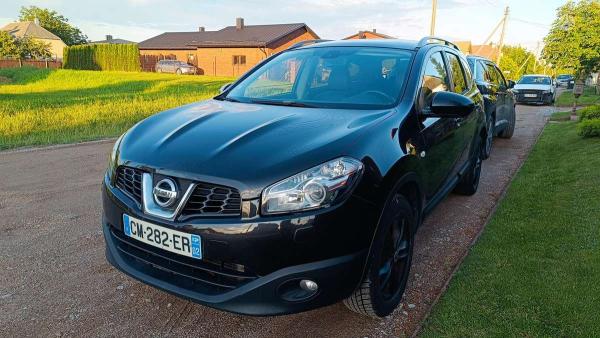 Black Nissan qashqai+2 2012 in Taurage, with an engine capacity of 2.00 L and mileage of 300 thousand km for 3500 €, photo 1 on AUTOMOTO.COM.LV