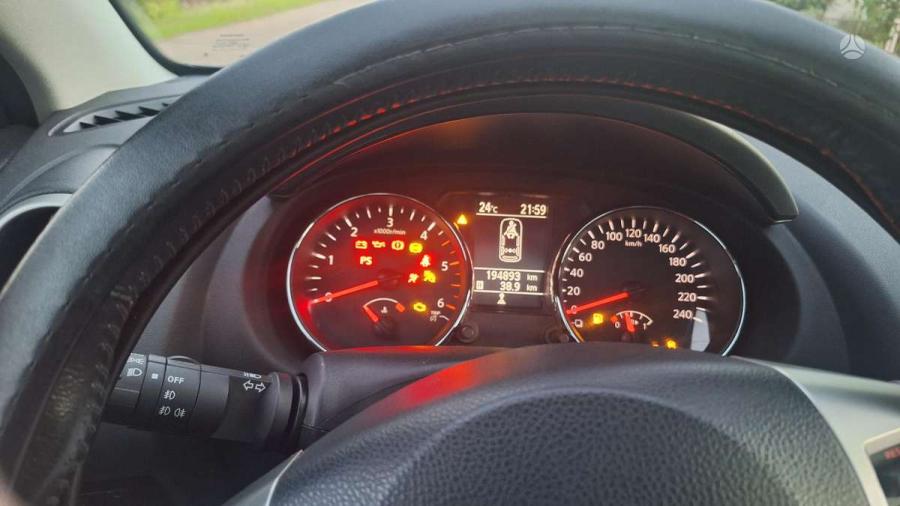Melns Nissan qashqai+2 2012 Kauņa, ar dzinēja tilpumu 1.46 L un nobraukumu 195 tūkst. km par 5400 €, foto 13 vietnē AUTOMOTO.COM.LV