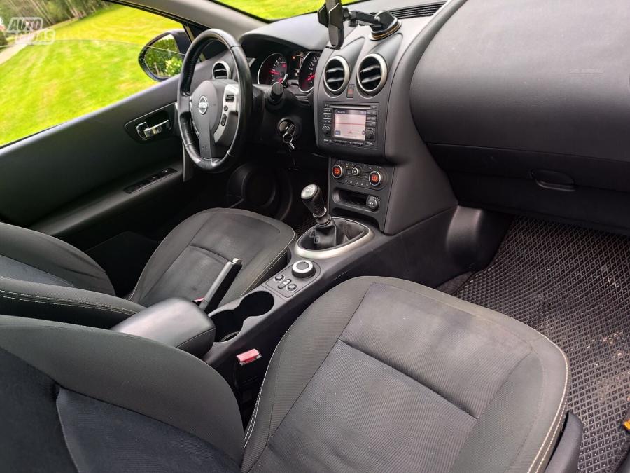 Black Nissan qashqai+2 2012 in Mazeikiai, with an engine capacity of 1.60 L and mileage of 230 thousand km for 6400 €, photo 17 on AUTOMOTO.COM.LV